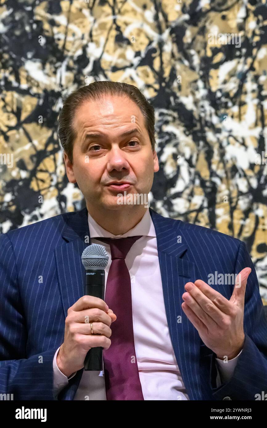 briefing, unveiling, design, Tang Stock Photo - Alamy