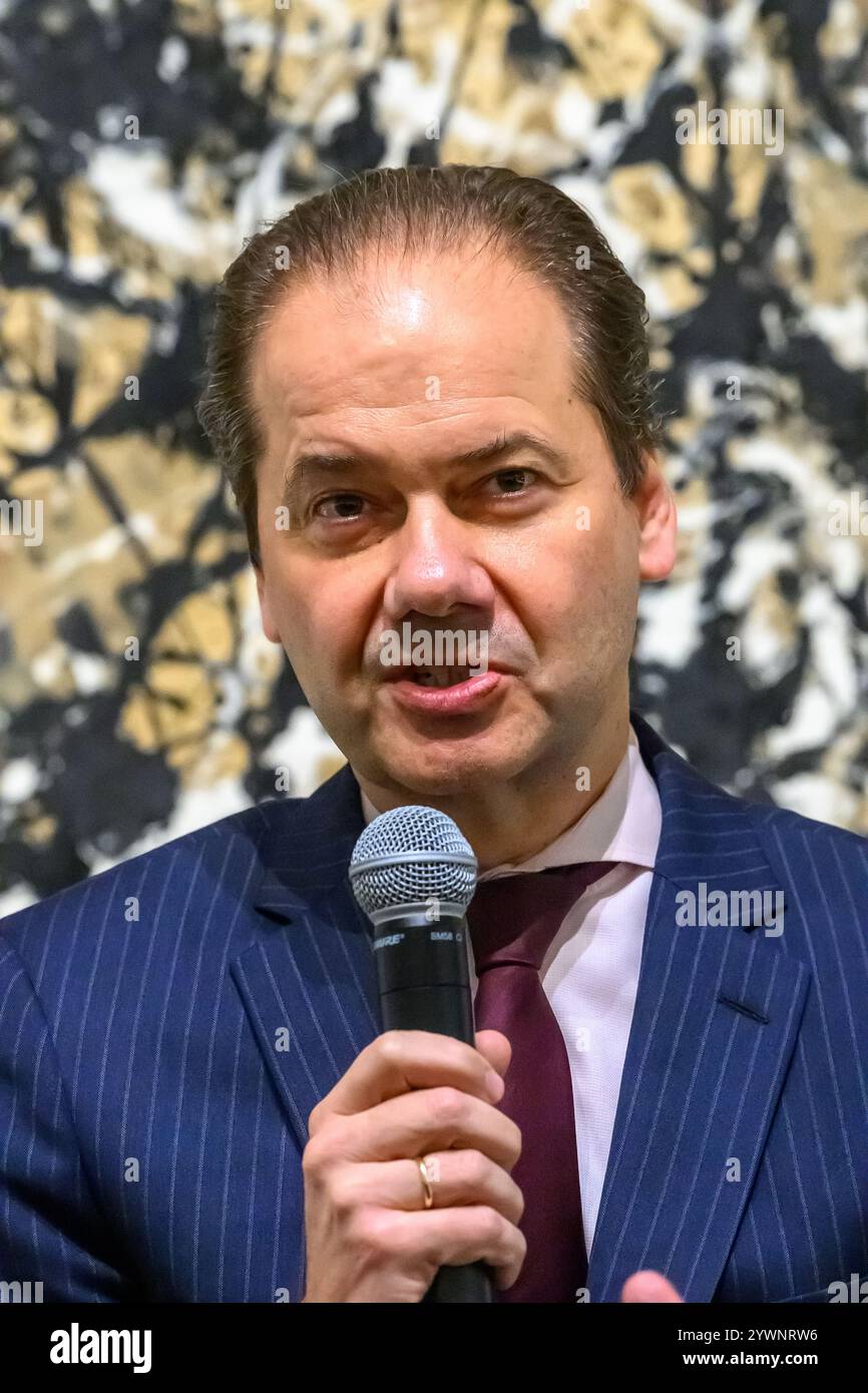 briefing, unveiling, design, Tang Stock Photo - Alamy