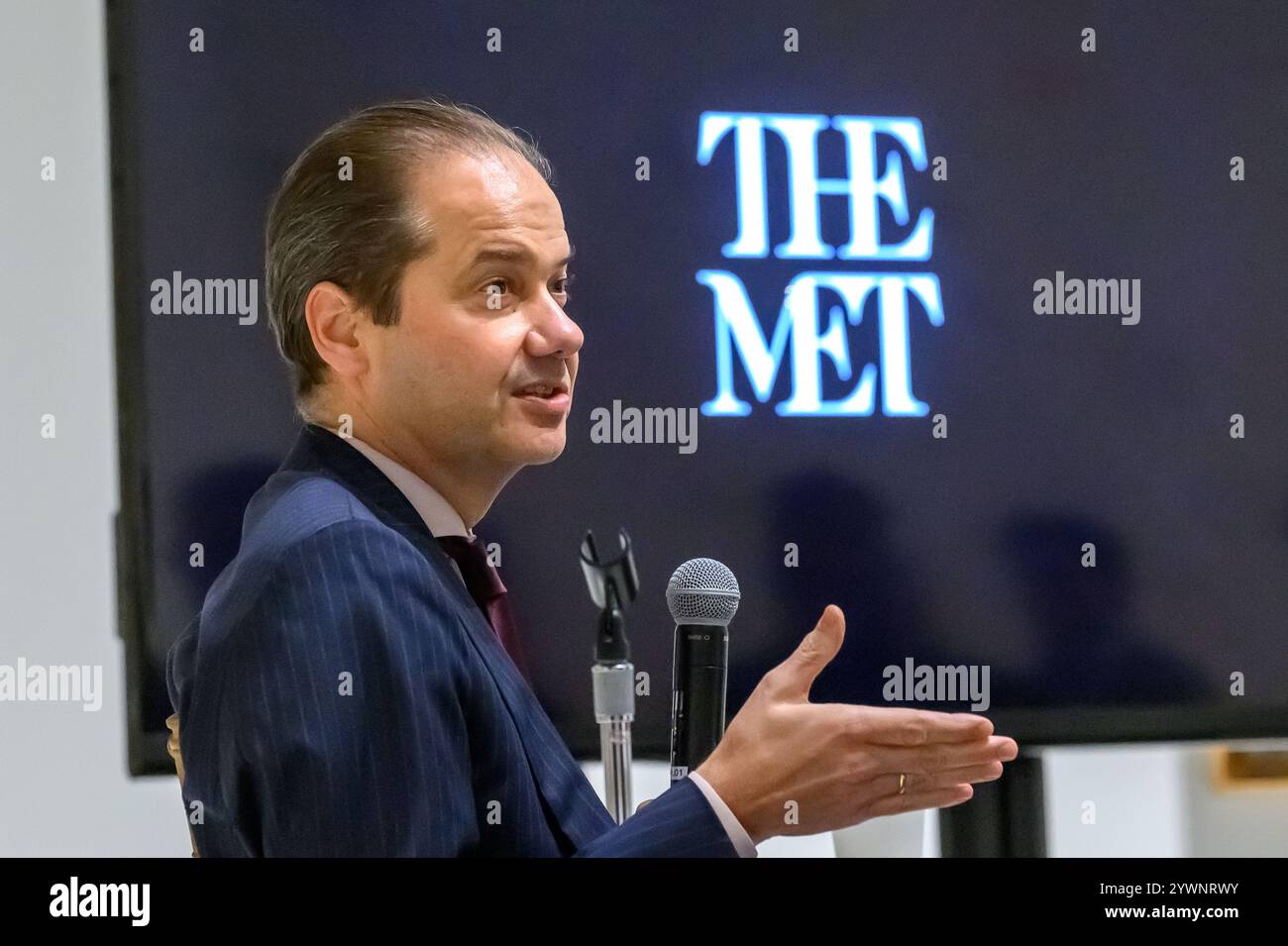 briefing, unveiling, design, Tang Stock Photo - Alamy