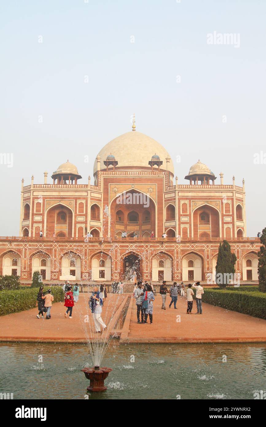 Humayun's Tomb, the 16th Century resting place of Mughal emperor Mirza ...