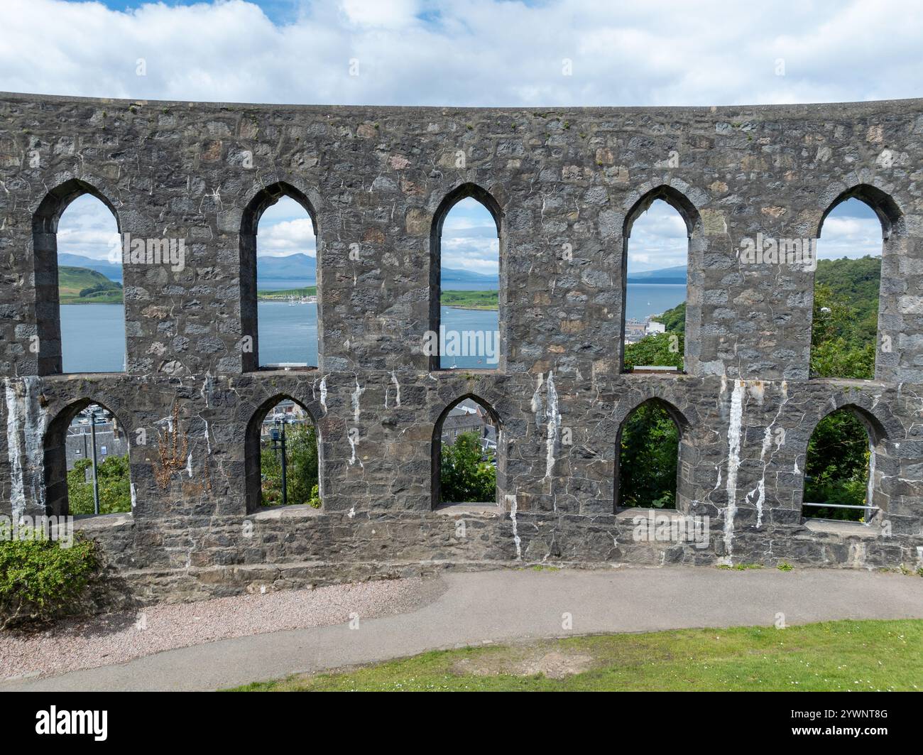 McCaig’s Tower overlooking Oban Bay and the Isle of Mull, Scotland ...