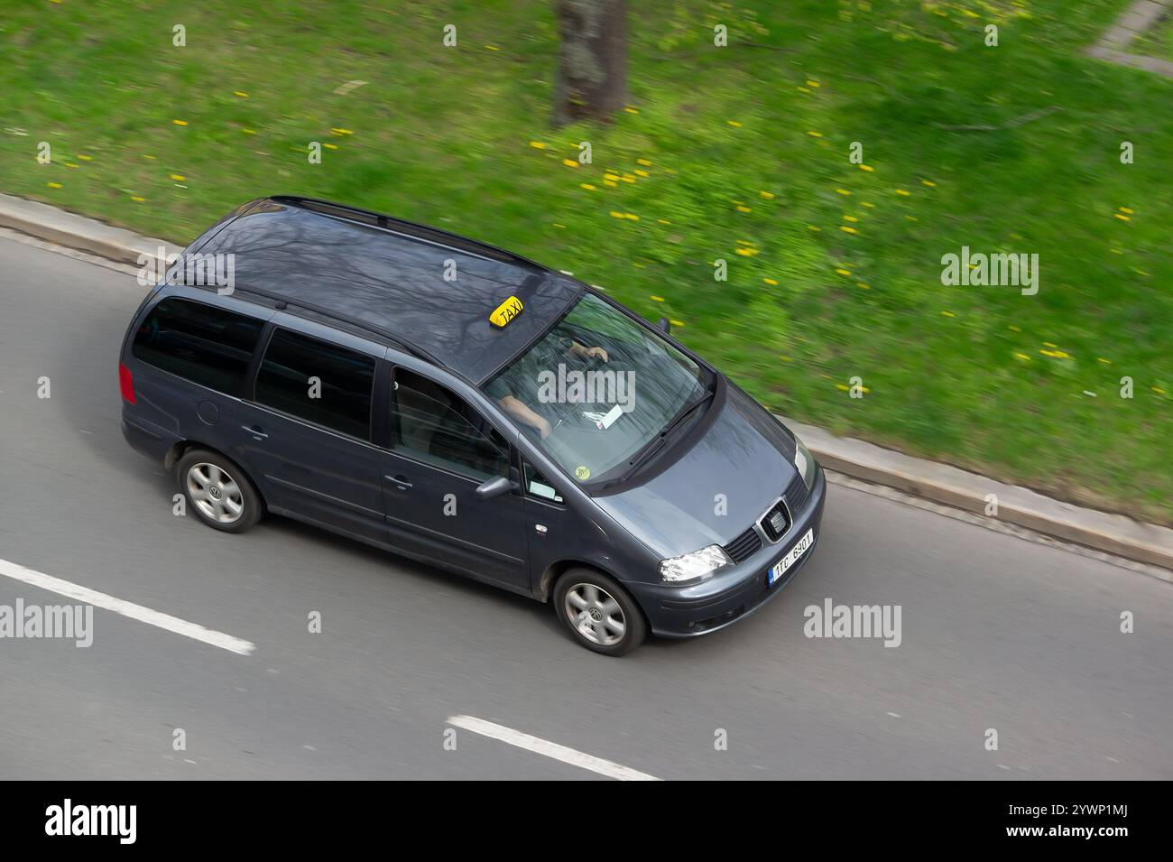 1st car shuttle hi-res stock photography and images - Alamy