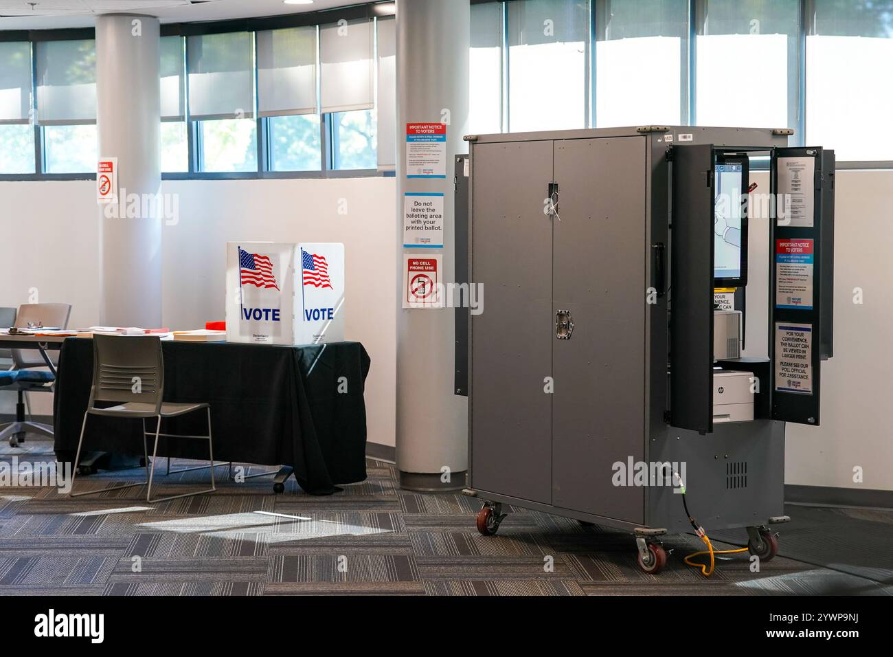 Georgia voting location hi-res stock photography and images - Alamy