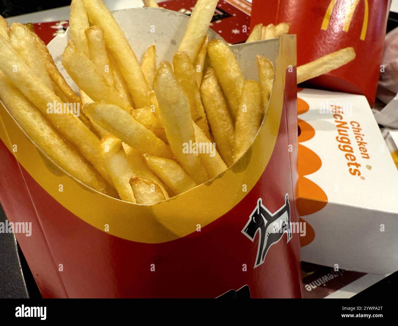 Pommes Nuggets Mc Donalds *** French fries nuggets Mc Donalds Copyright ...