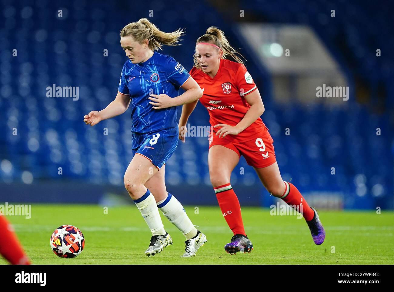Chelsea's Erin Cuthbert and FC Twente's Jaimy Ravensbergen (right ...