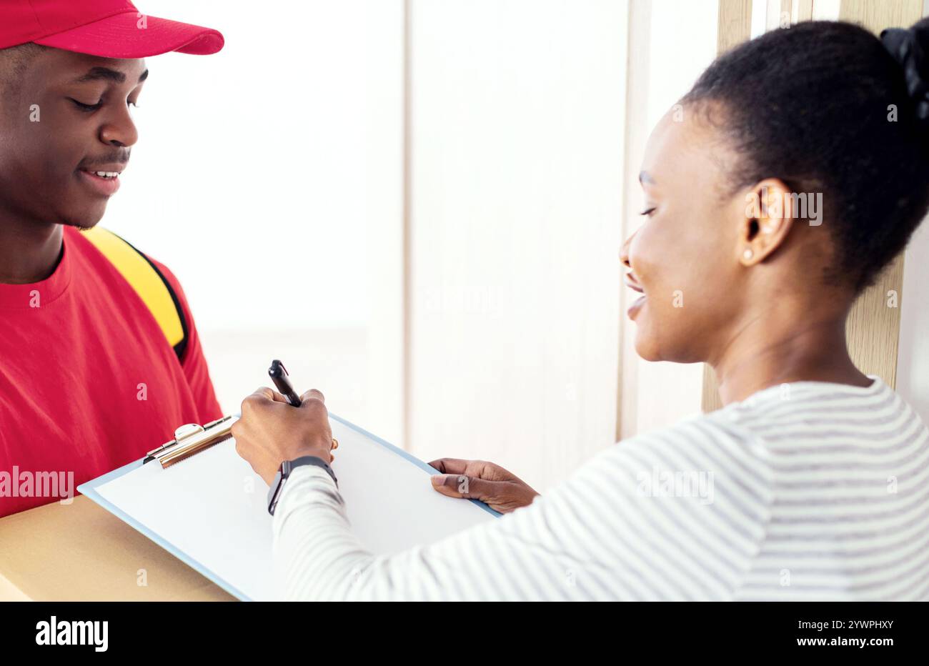 Black woman signing documents hi-res stock photography and images - Alamy