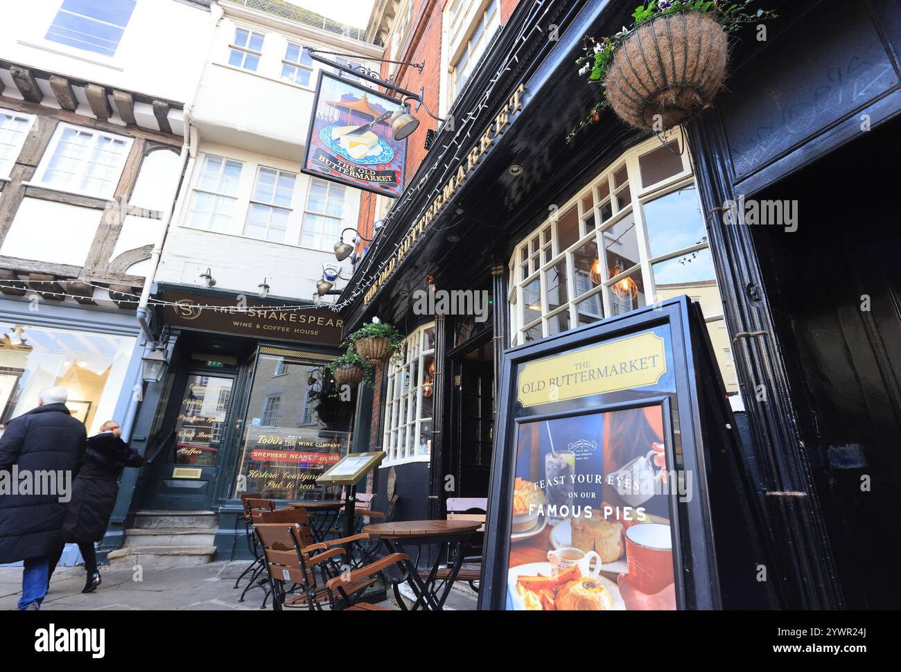 The historical Old Buttermarket pub on Buttermarket Square at Christmas ...