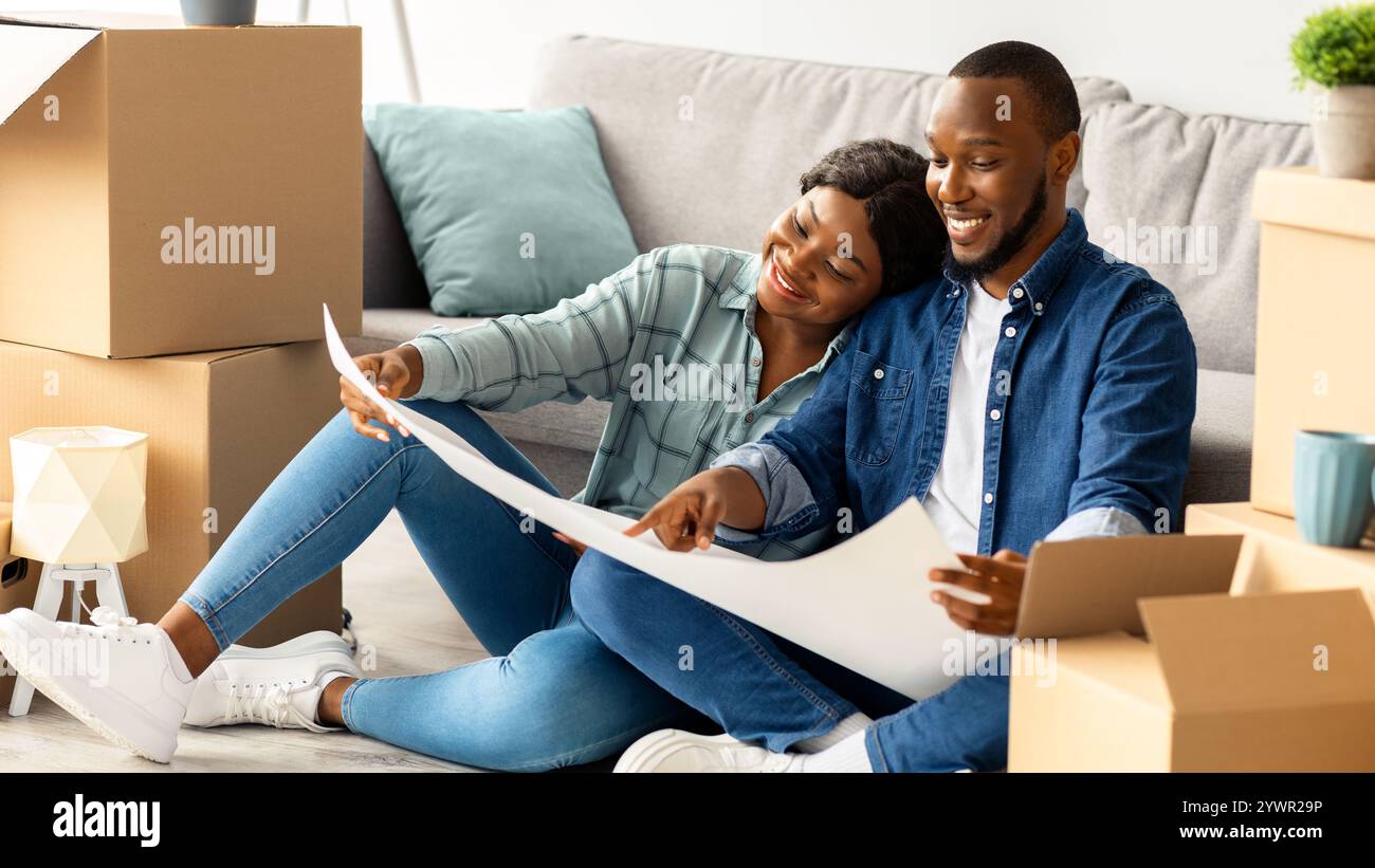 Black spouses planning home hi-res stock photography and images - Alamy