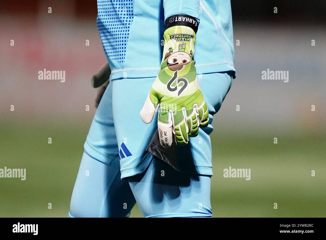 Real goalkeeper gloves hi-res stock photography and images - Alamy