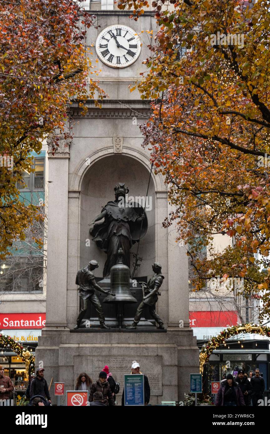 The James Gordon Bennett Monument, Herald Square Park, New York City ...