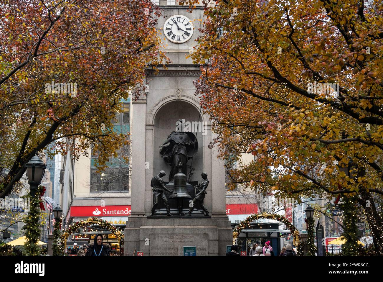 The James Gordon Bennett Monument, Herald Square Park, New York City ...