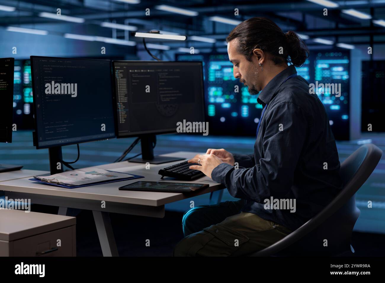 Data center admin typing on hi-res stock photography and images - Alamy