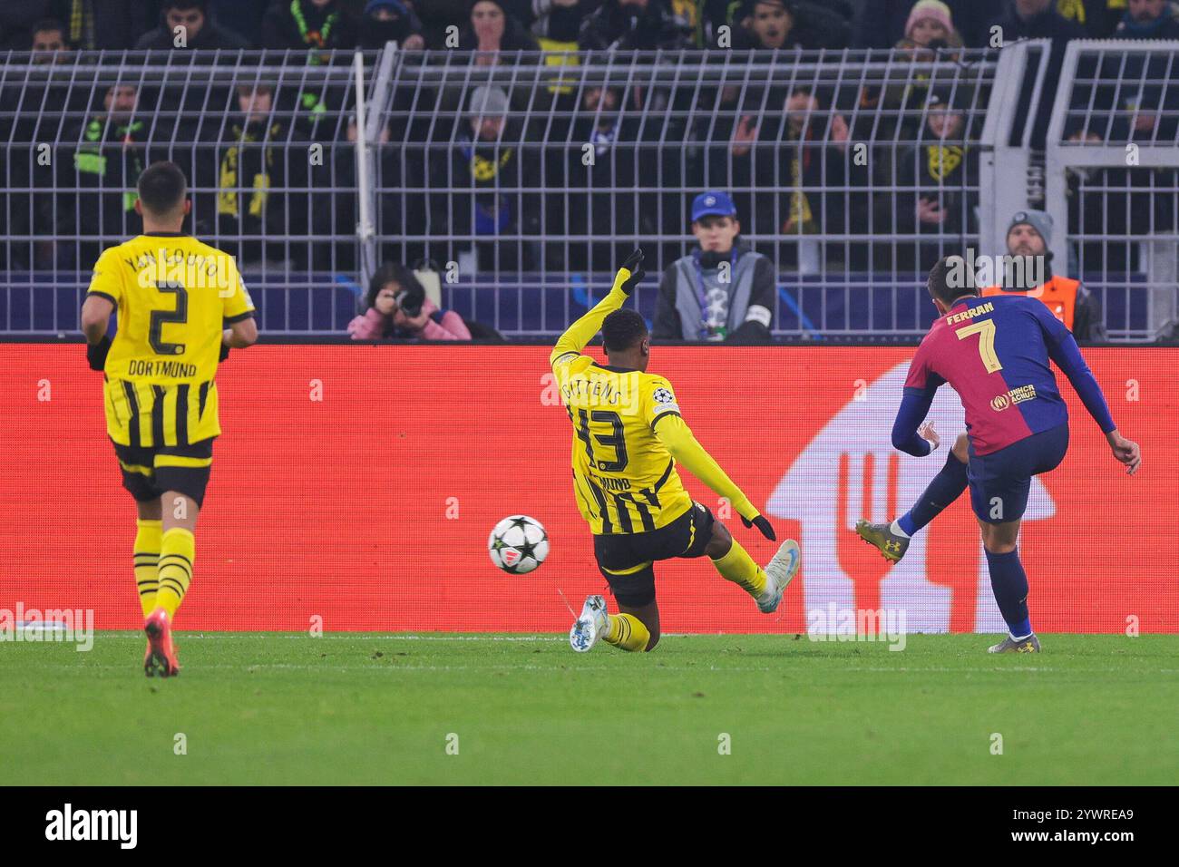 11.12.2024, UEFA Champions League, 6. Spieltag, Borussia Dortmund - FC Barcelona, Ferran Torres ...