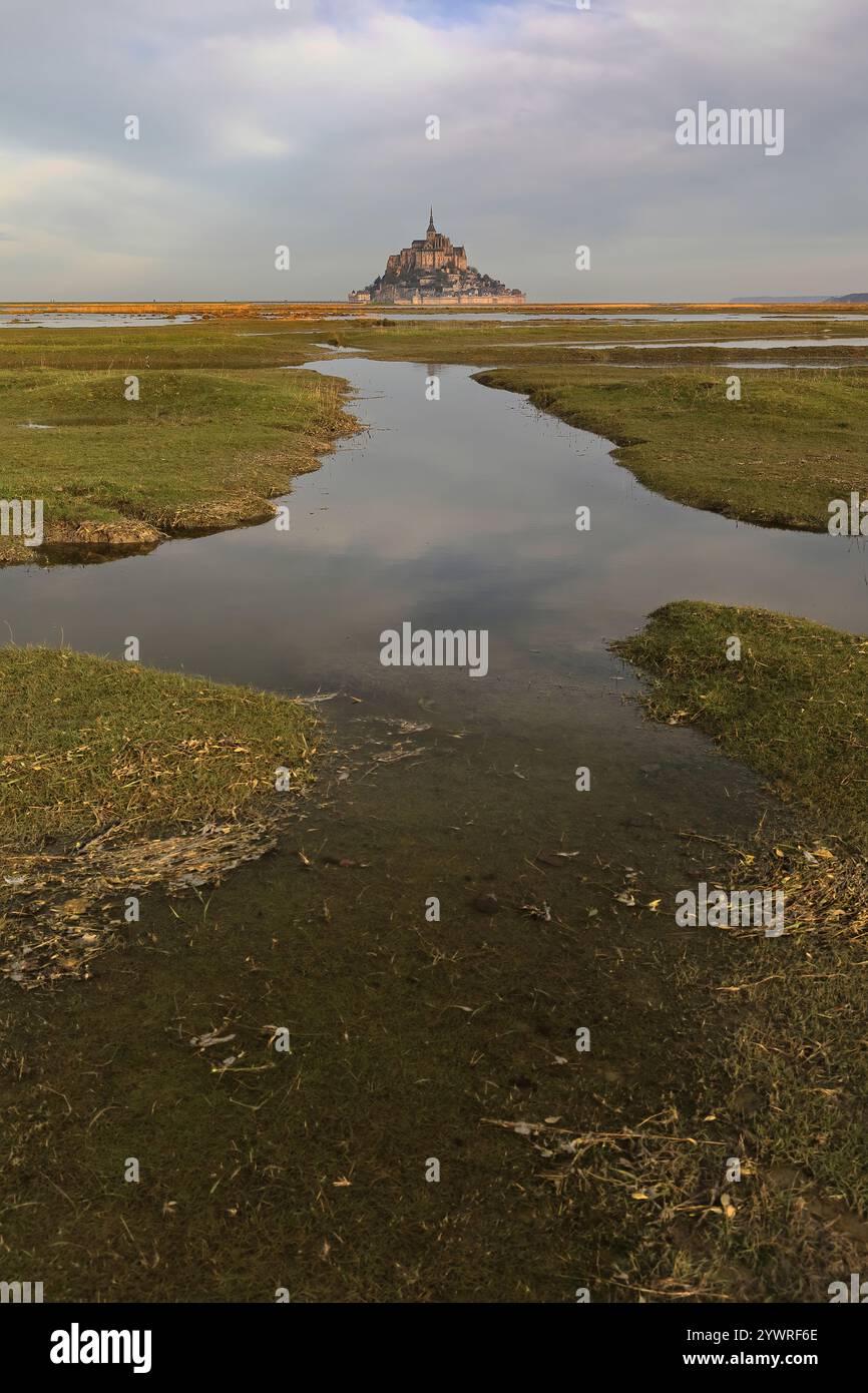 090 Mont-Saint-Michel early morning, tidal island in the homonymous bay ...