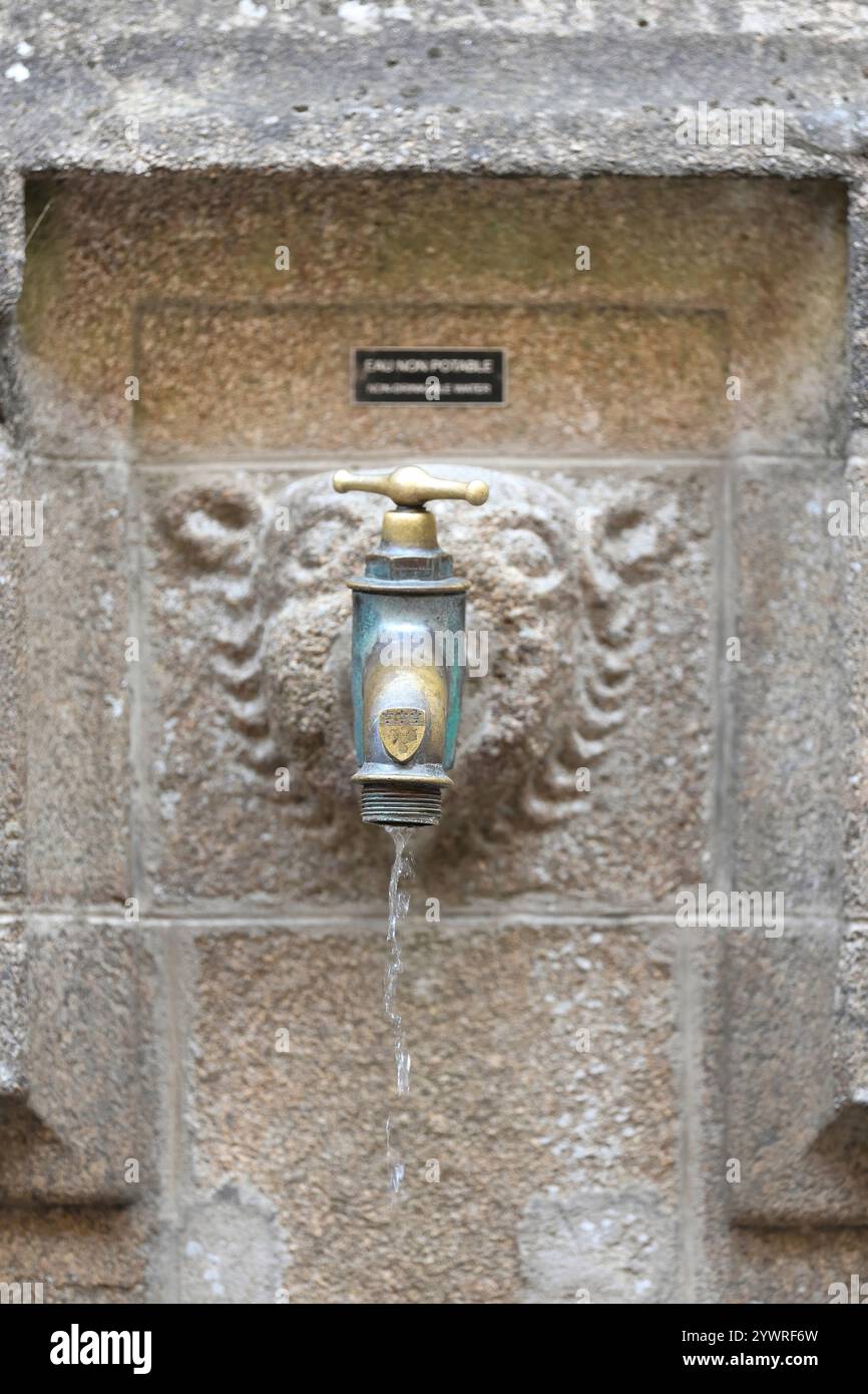 095 Water tap by the Grand Degré Staircase to the Church-Abbey gate ...