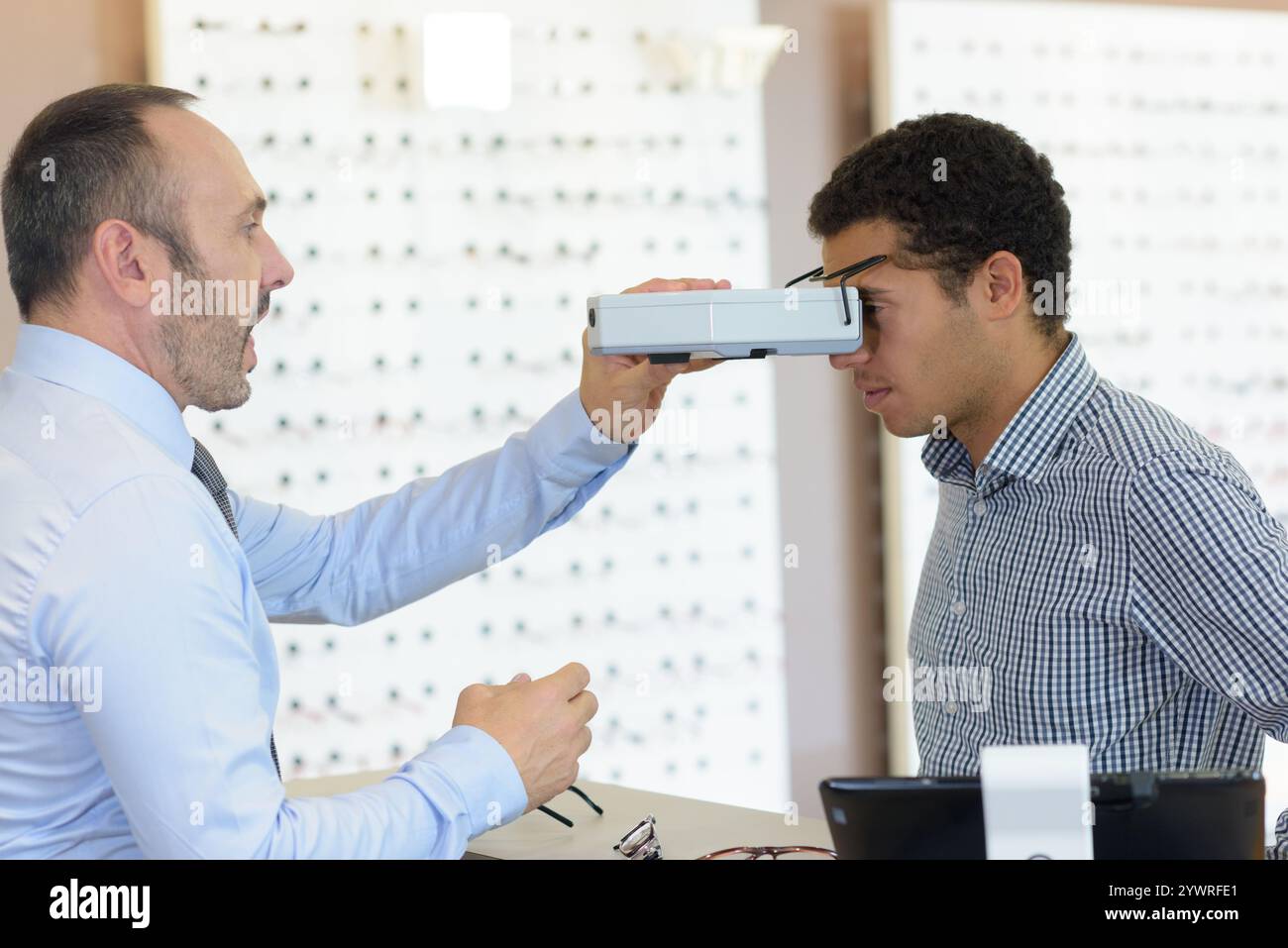 Eye checking machine hi-res stock photography and images - Alamy
