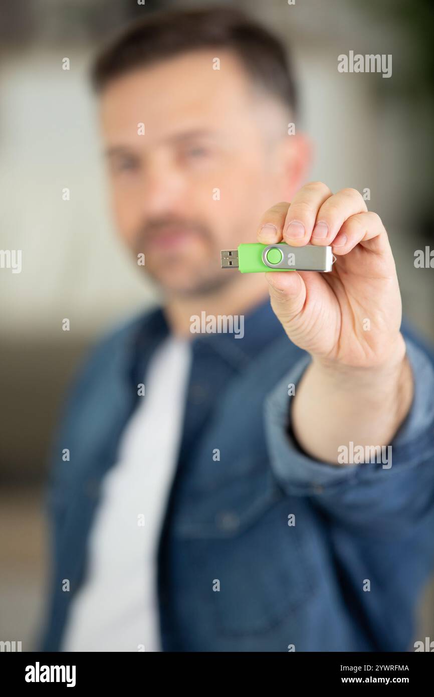 Person holding pen left hand hi-res stock photography and images - Alamy