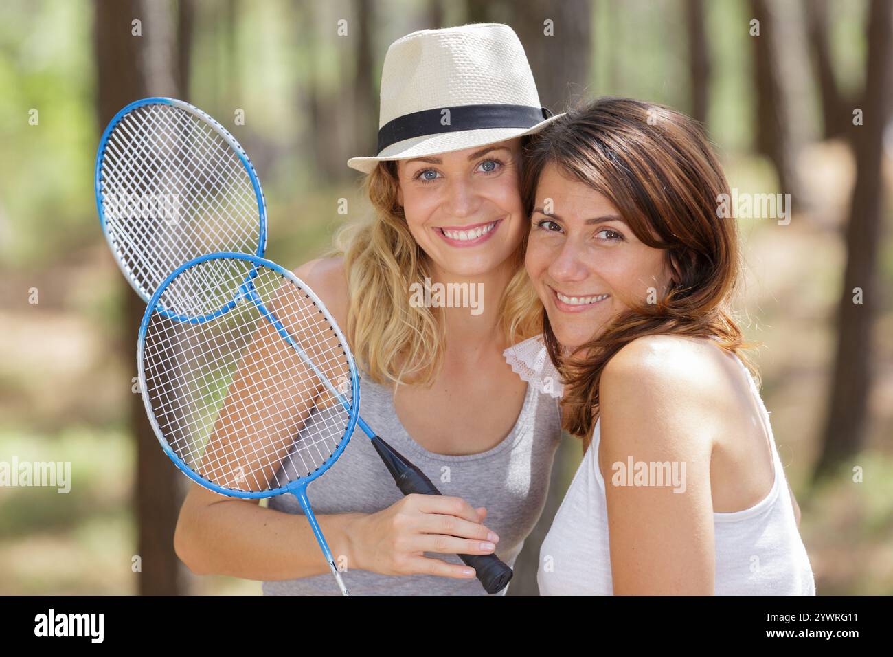 Friends playing badminton hi-res stock photography and images - Alamy