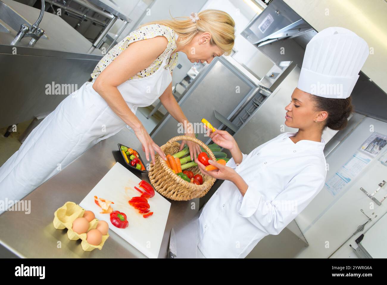 chef and waitress fighting in the kitchen Stock Photo - Alamy