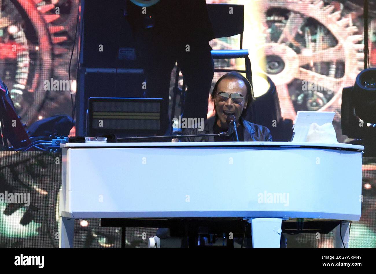 Italian singer Antonello Venditti performing during his “Notte Prima ...