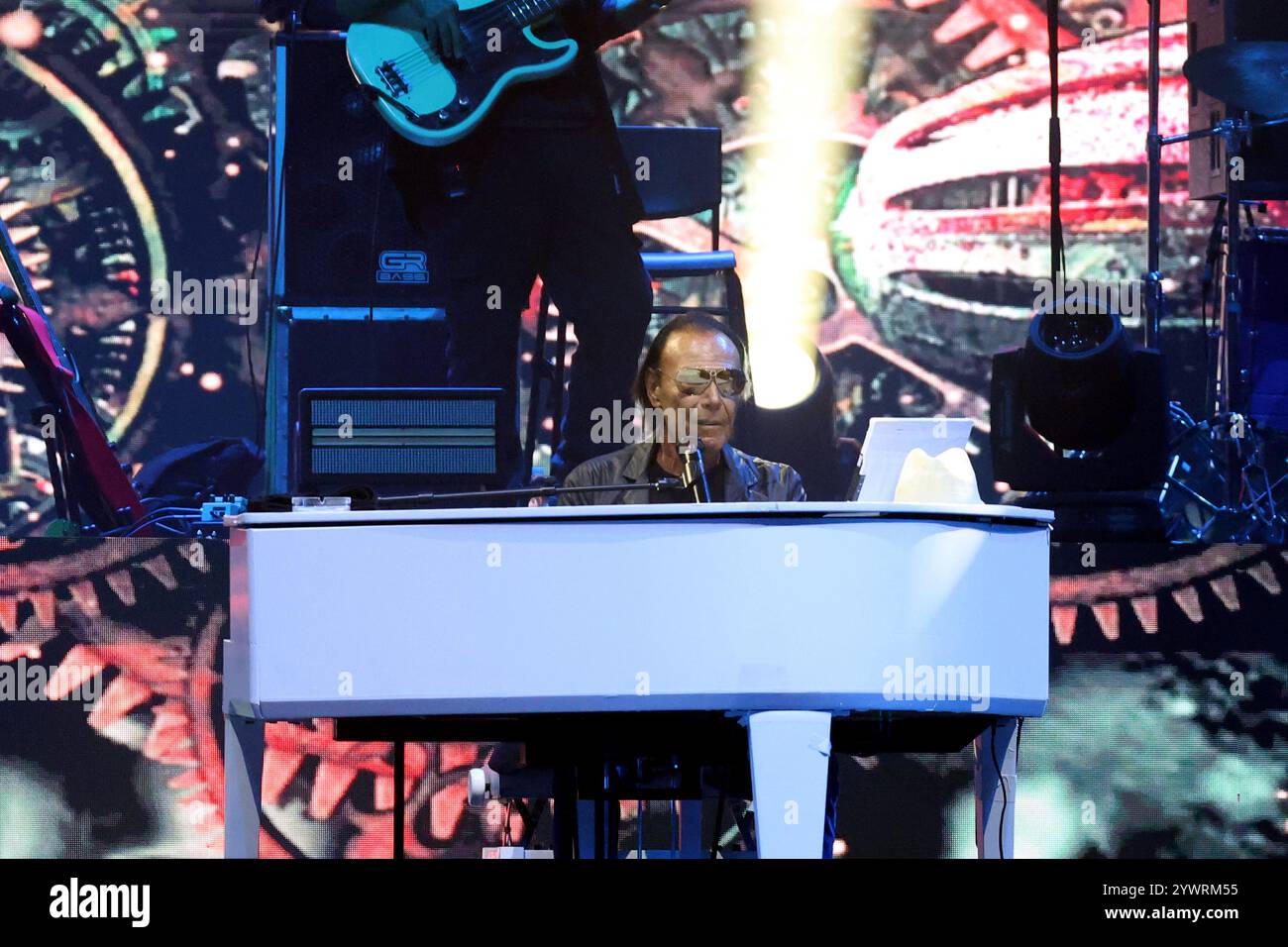 Italian singer Antonello Venditti performing during his “Notte Prima ...