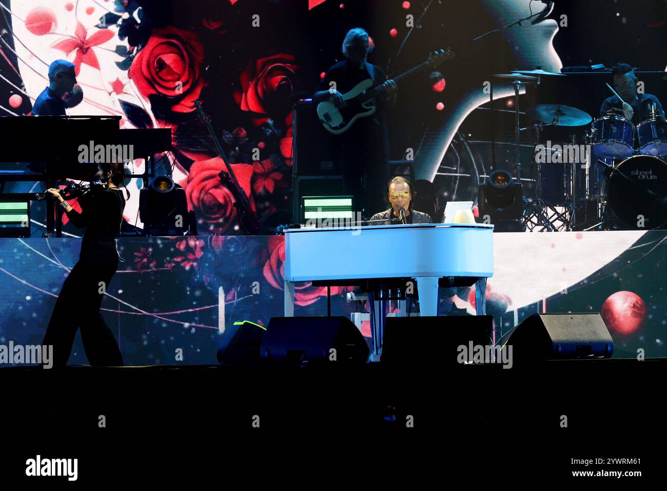 Italian singer Antonello Venditti performing during his “Notte Prima ...