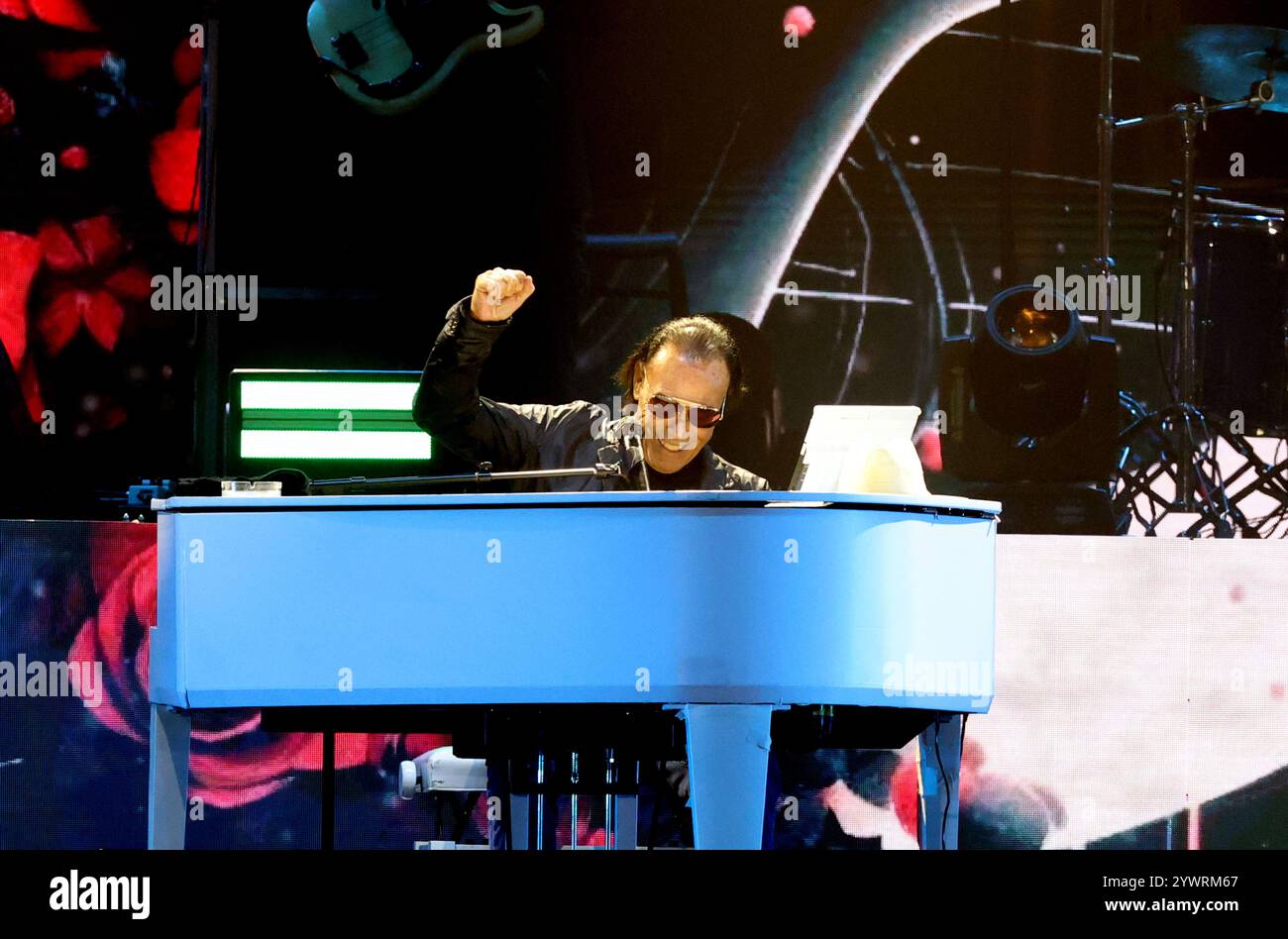 Italian singer Antonello Venditti performing during his “Notte Prima ...