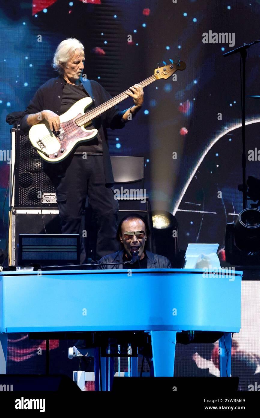 Italian singer Antonello Venditti performing during his “Notte Prima ...