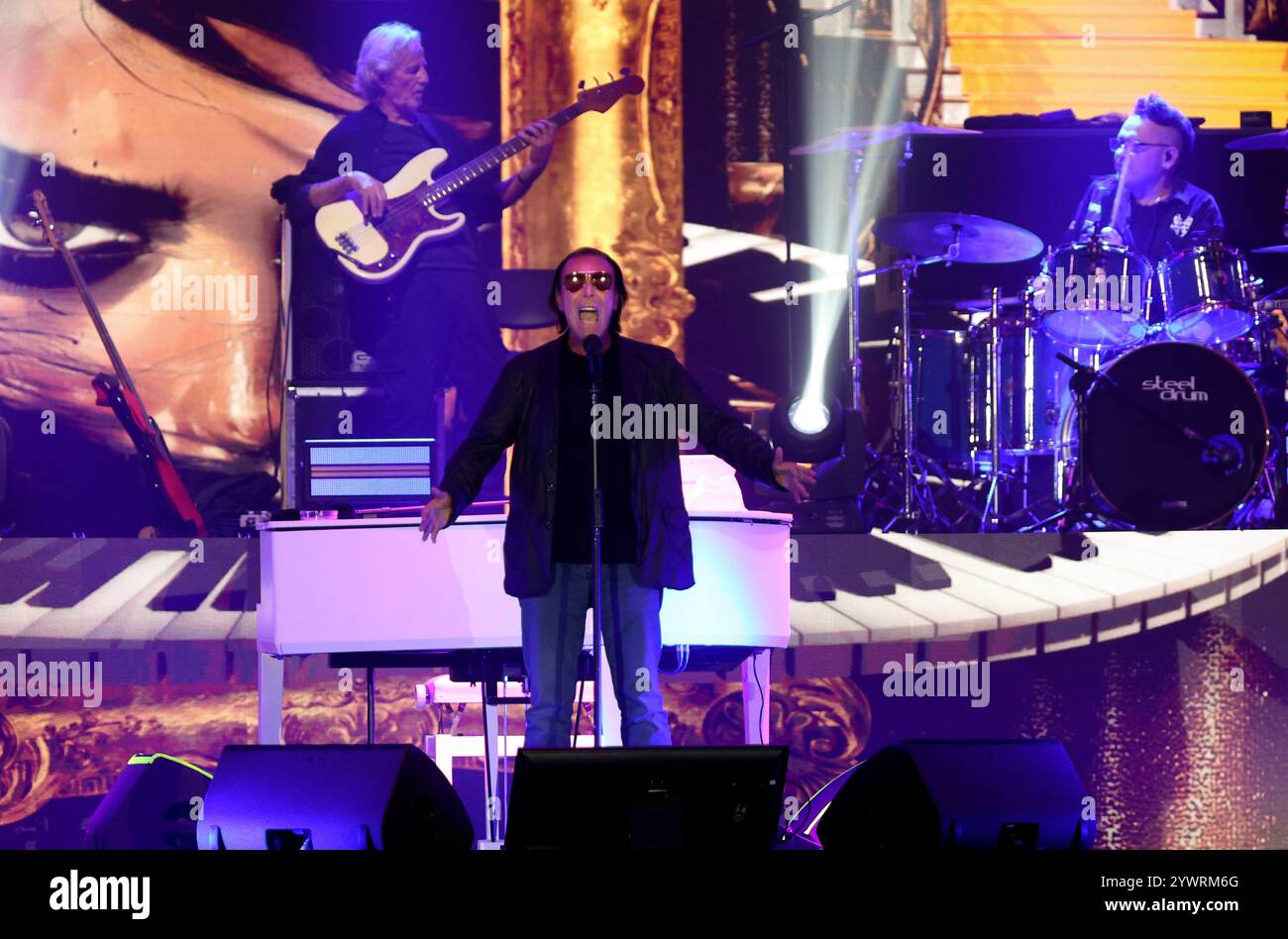 Italian singer Antonello Venditti performing during his “Notte Prima ...