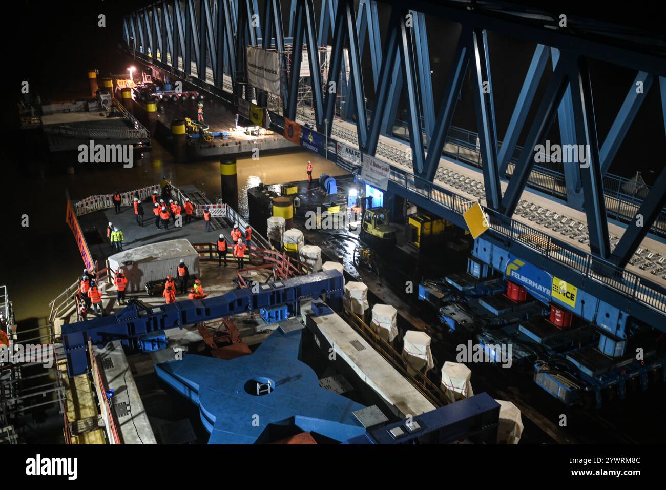 Weener, Germany. 11th Dec, 2024. Numerous Deutsche Bahn guests watch ...