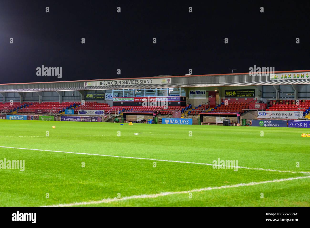 London, UK. 11th Dec, 2024. Chigwell Construction Stadium, Victoria ...