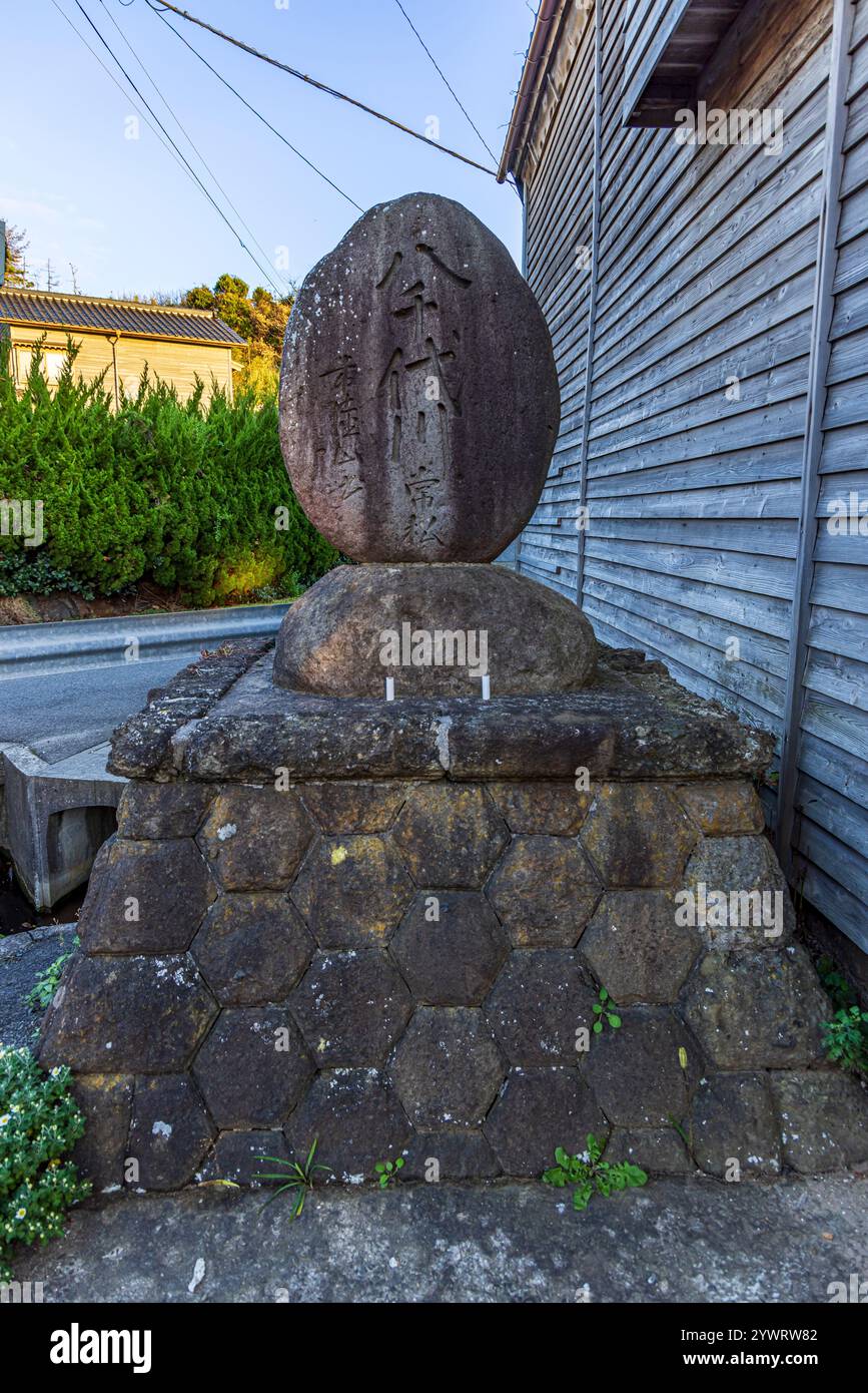 Monument to Yachiyo River Tsunematsu at the three-way junction in the ...