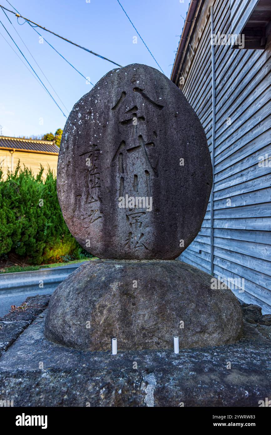 Monument to Yachiyo River Tsunematsu at the three-way junction in the ...