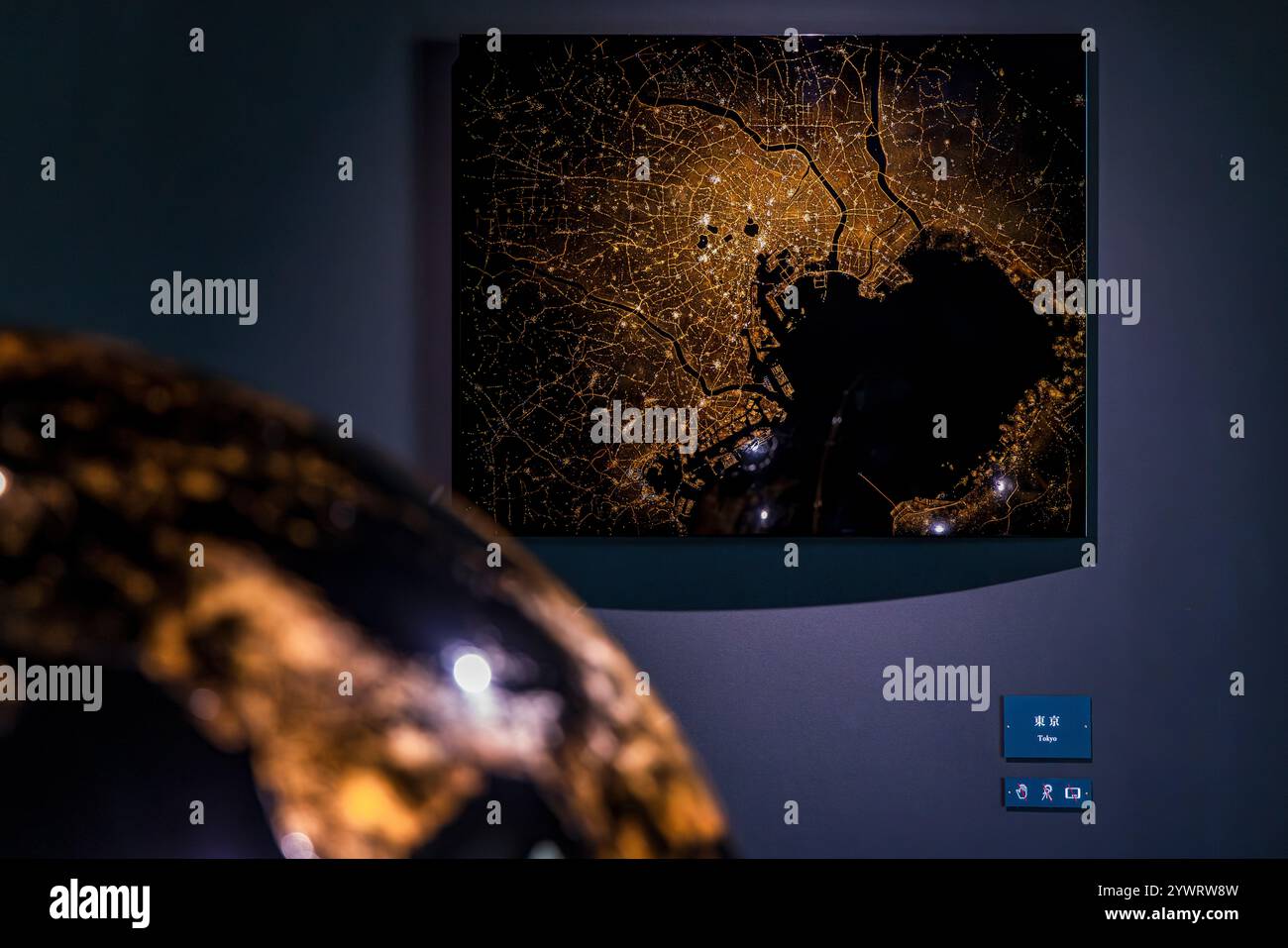 Large-scale globe and panel with traditional Wajima lacquerware ...