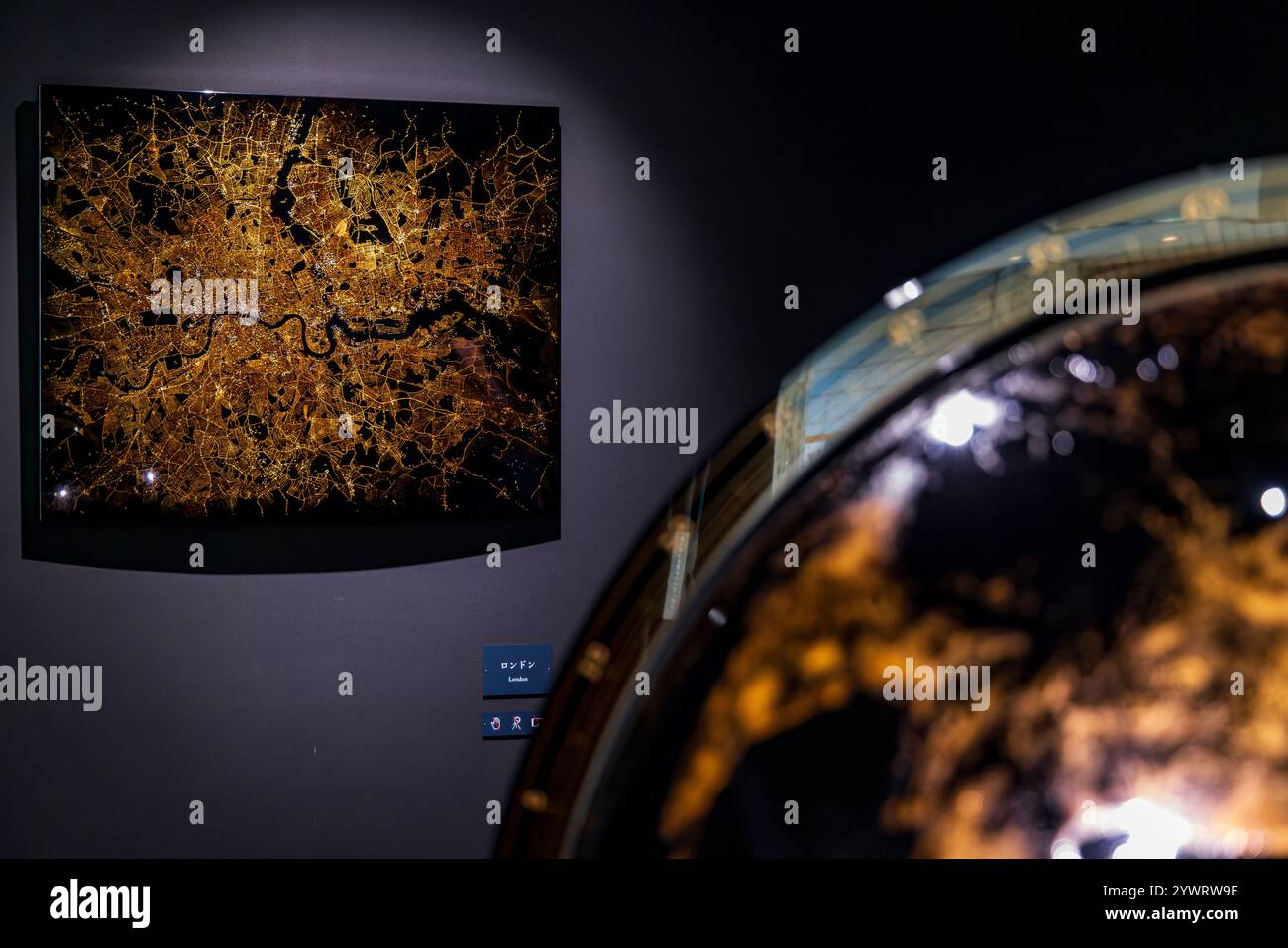 Large-scale globe and panel with traditional Wajima lacquerware ...