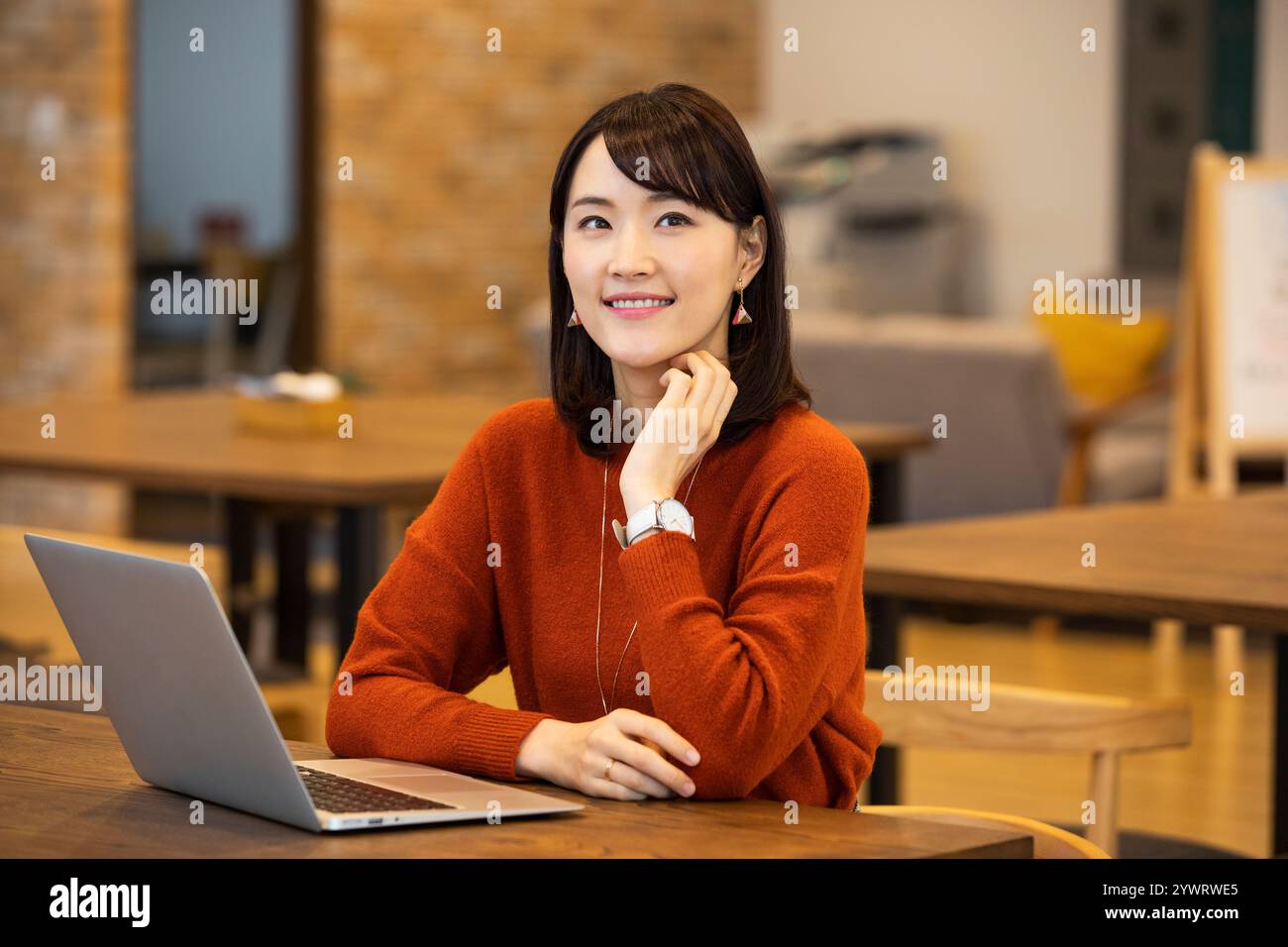 Japanese business women thinking Stock Photo - Alamy
