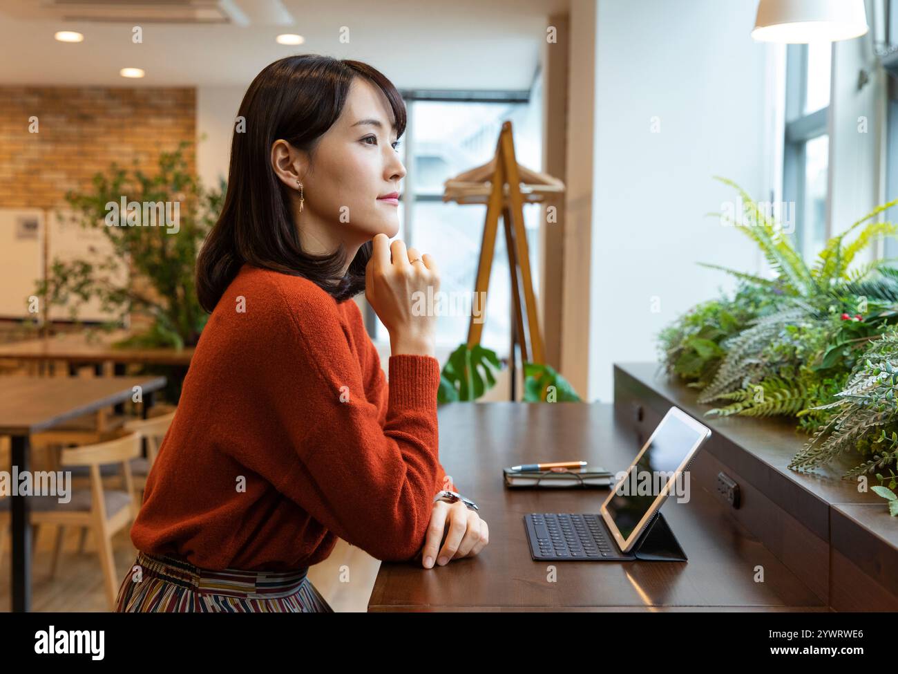 Japanese business women thinking Stock Photo - Alamy