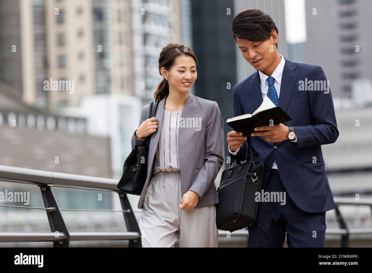 Women at work building a street hi-res stock photography and images - Alamy