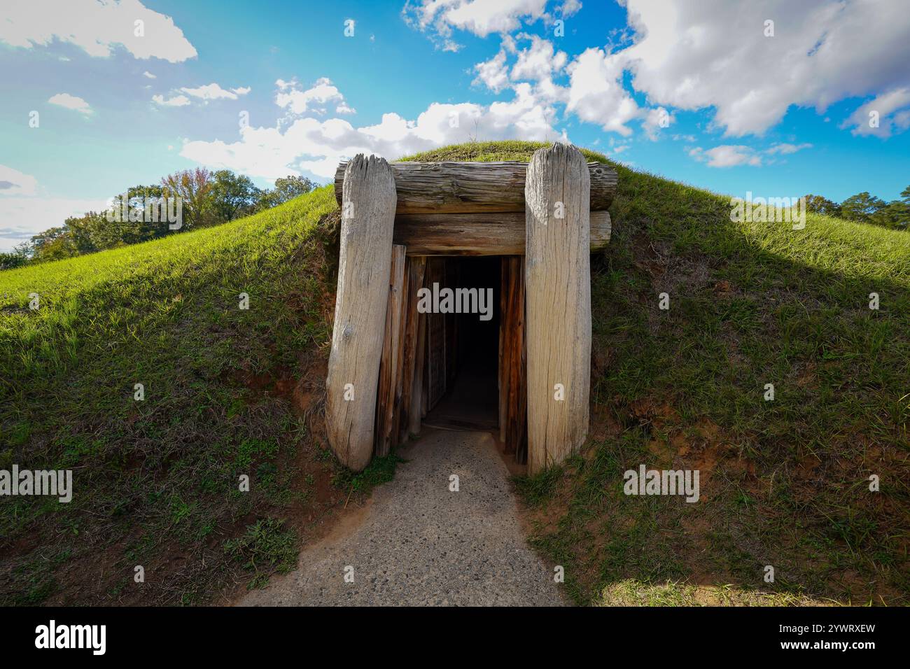 The entrance to the Earth Lodge at Ocmulgee Mounds National Historical ...