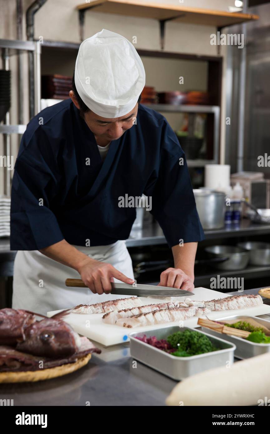 Cook cutting the pine bark sashimi of sea bream Stock Photo - Alamy