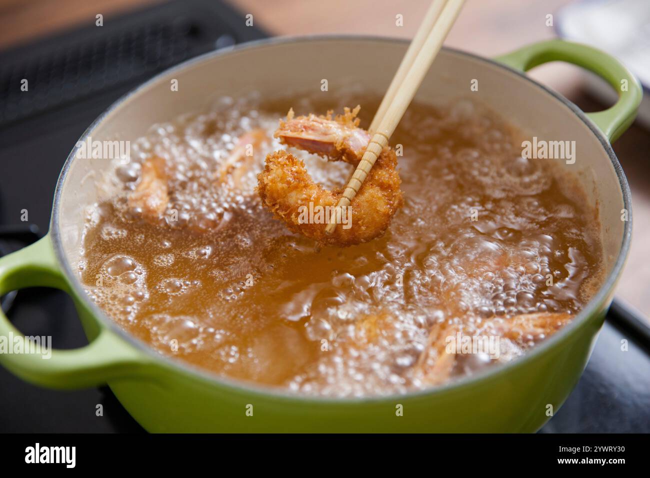 Shrimp prawns frying in hi-res stock photography and images - Alamy