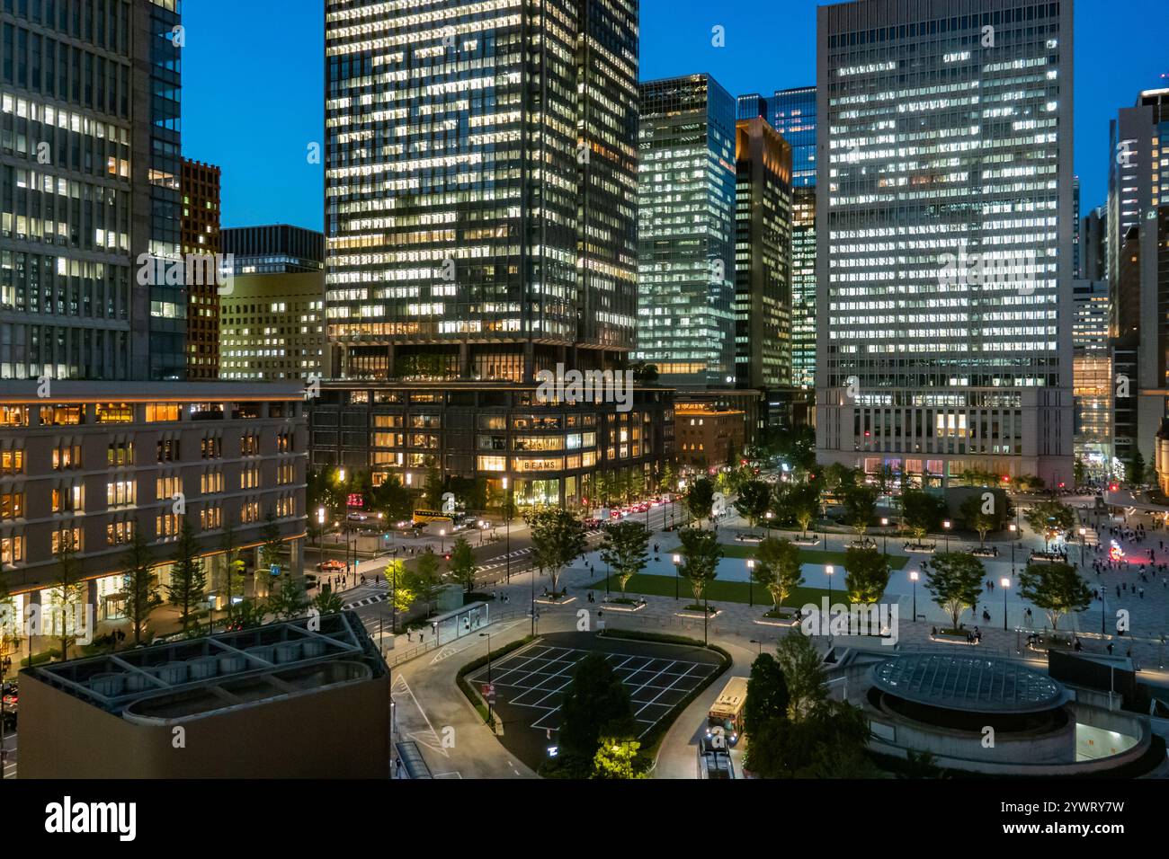 Marunouchi office buildings hi-res stock photography and images - Alamy