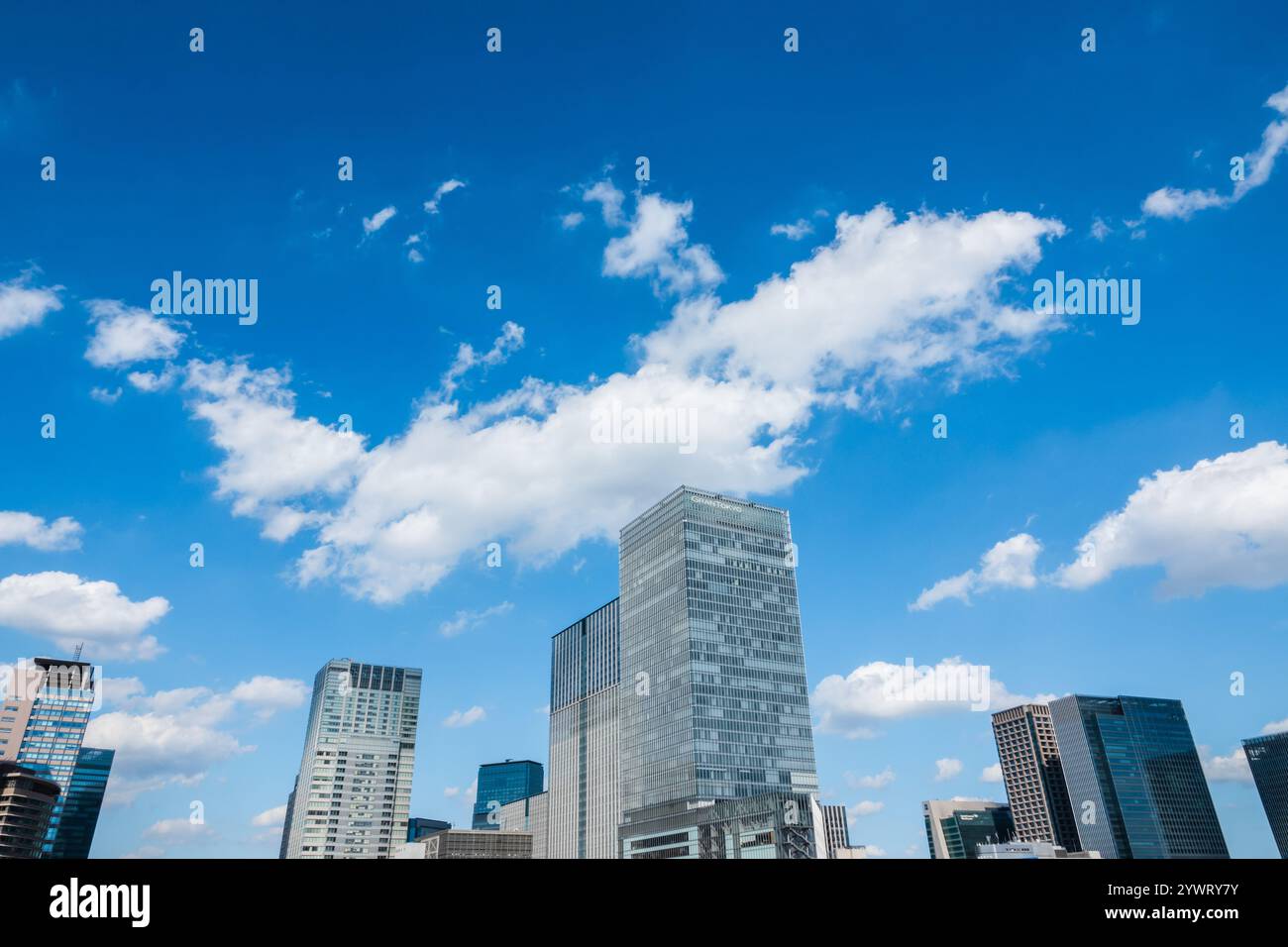 Tokyo office building hi-res stock photography and images - Alamy