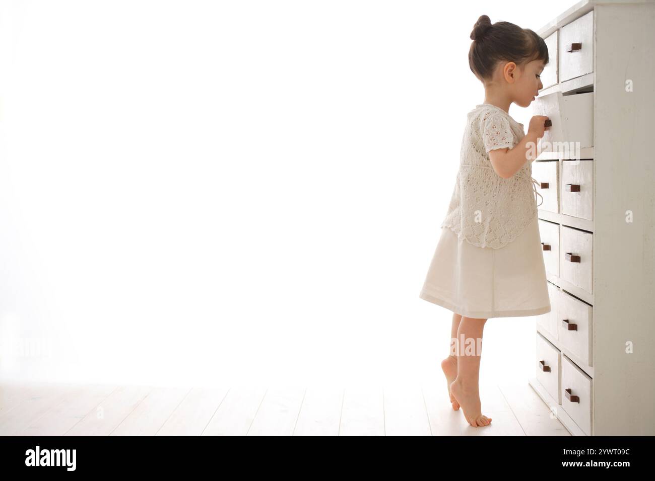 Look in closet hi-res stock photography and images - Alamy
