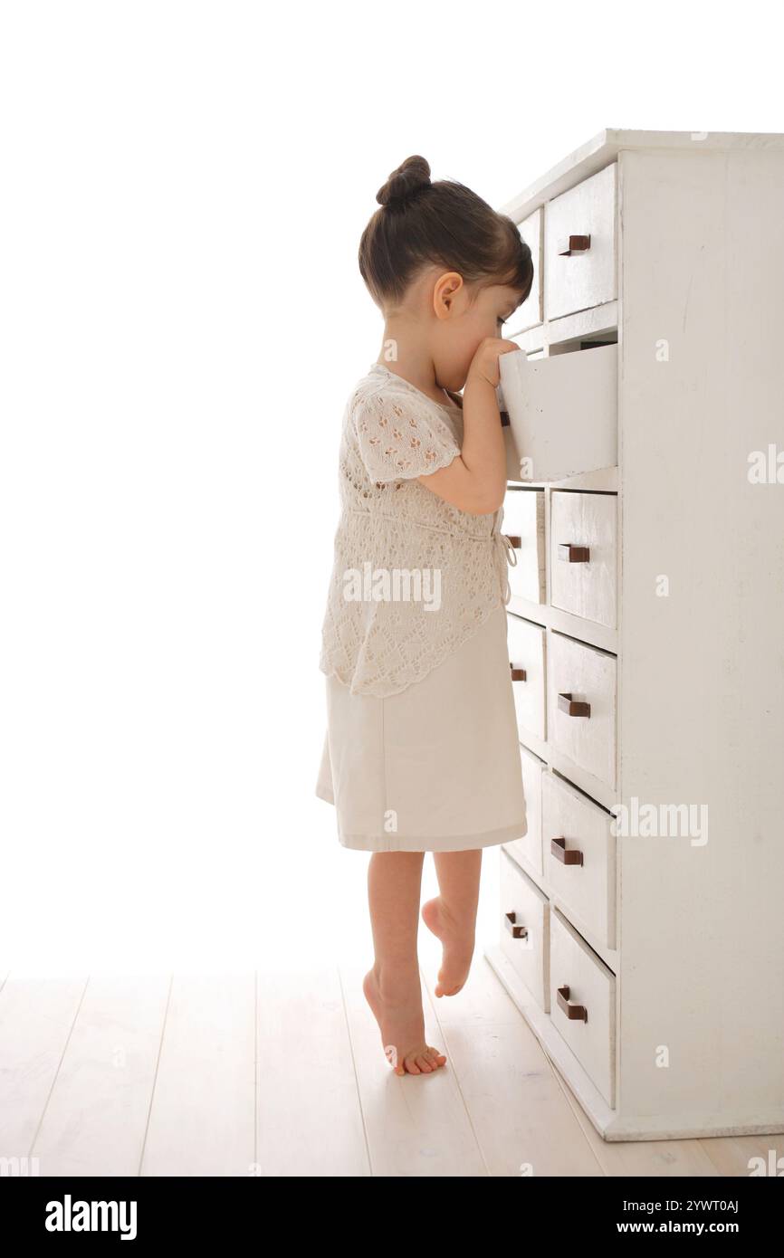 Look in closet hi-res stock photography and images - Alamy