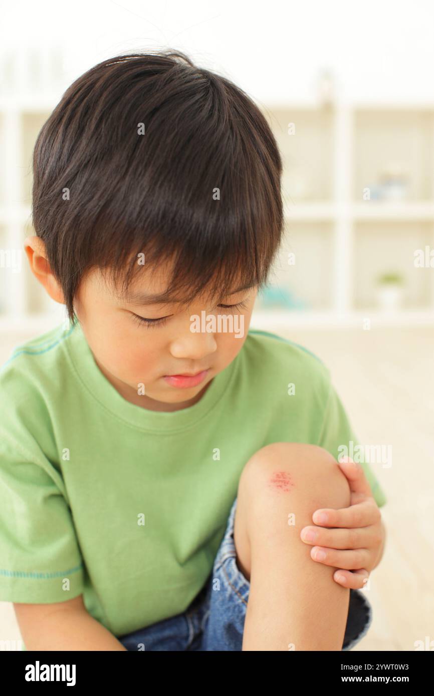 Injured people sit hi-res stock photography and images - Alamy