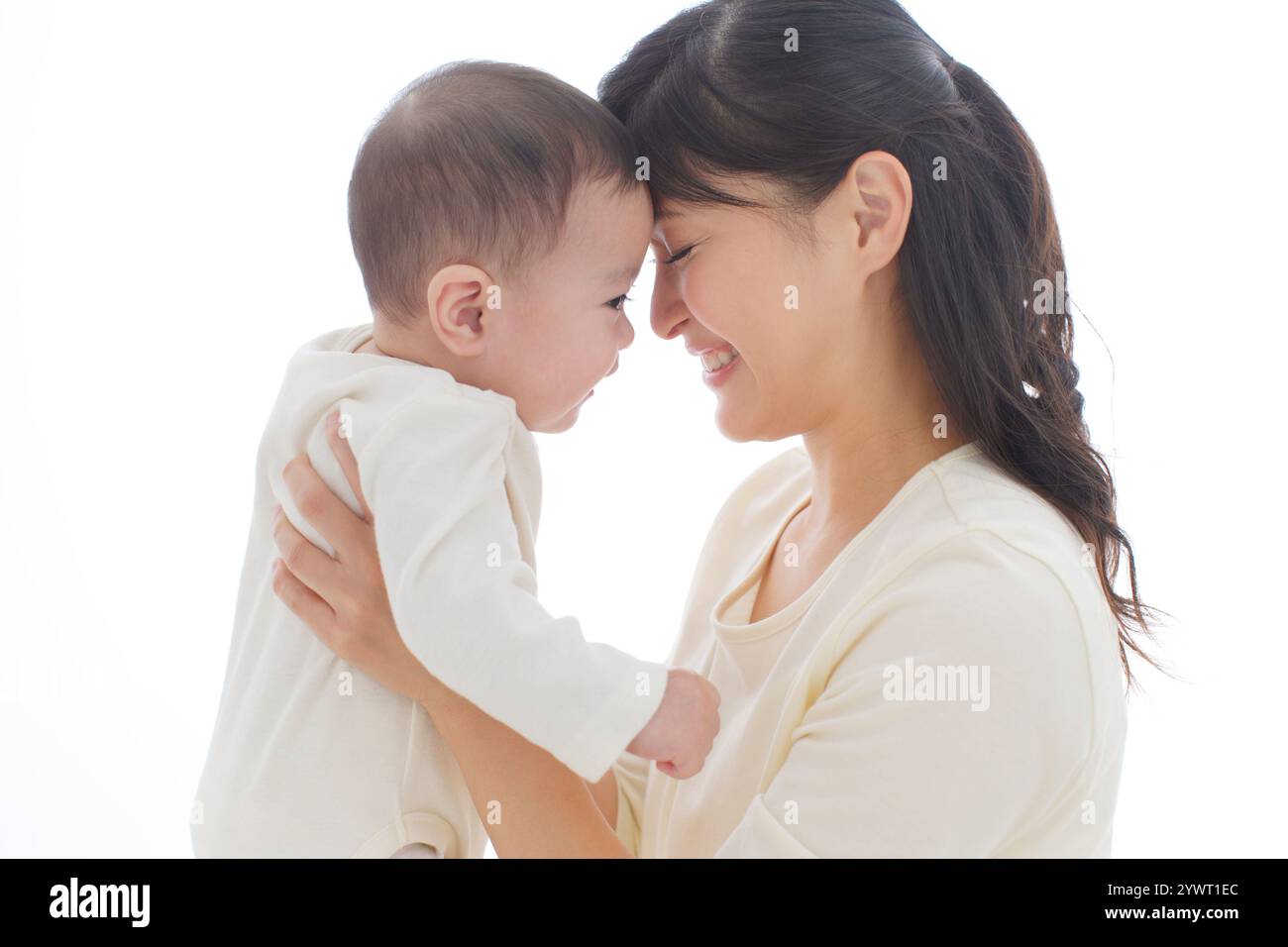 Mother and baby skin-to-skin Stock Photo - Alamy