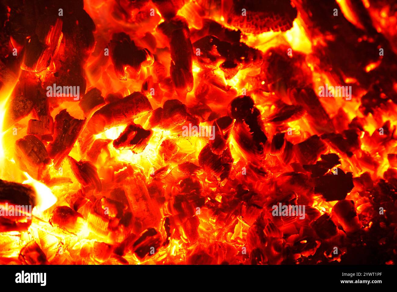 Red intense flames hi-res stock photography and images - Alamy