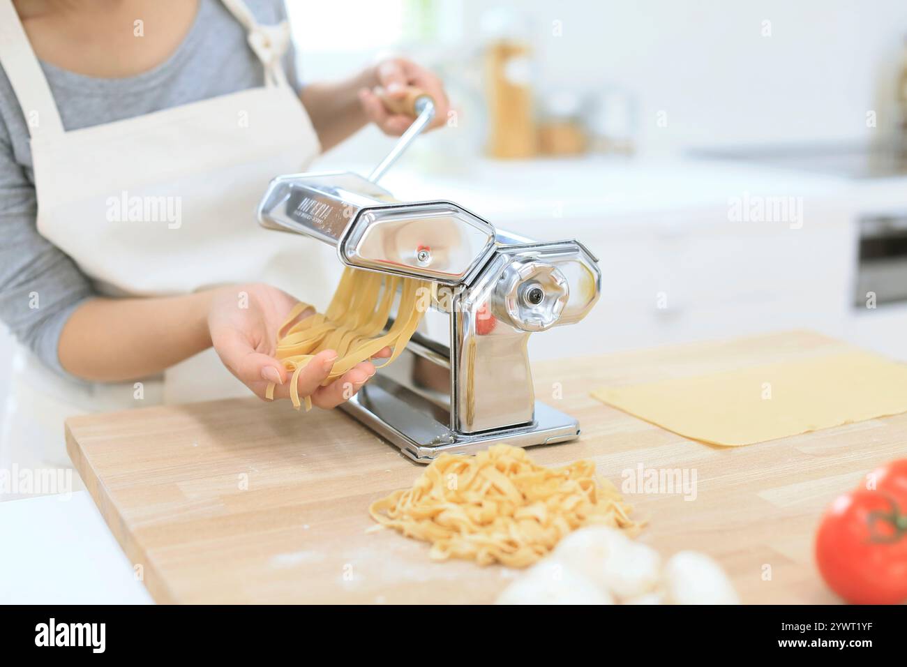 Woman dough pasta machine hi-res stock photography and images - Alamy