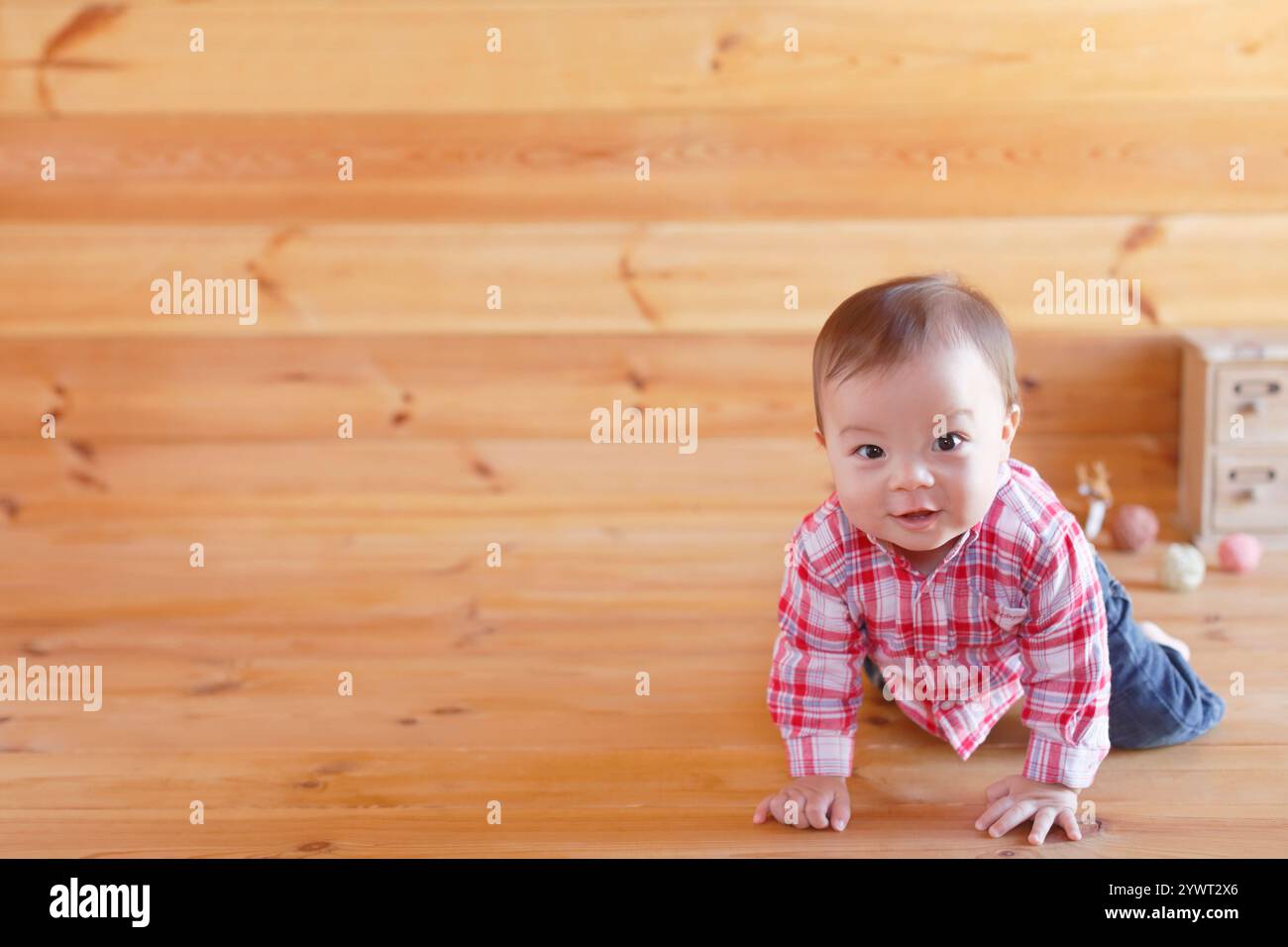 Baby crawling in nursery hi-res stock photography and images - Alamy